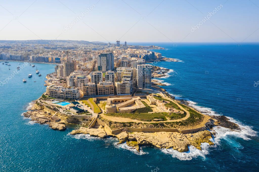 Vista aérea del complejo de apartamentos Tigne Point en la ciudad de ...