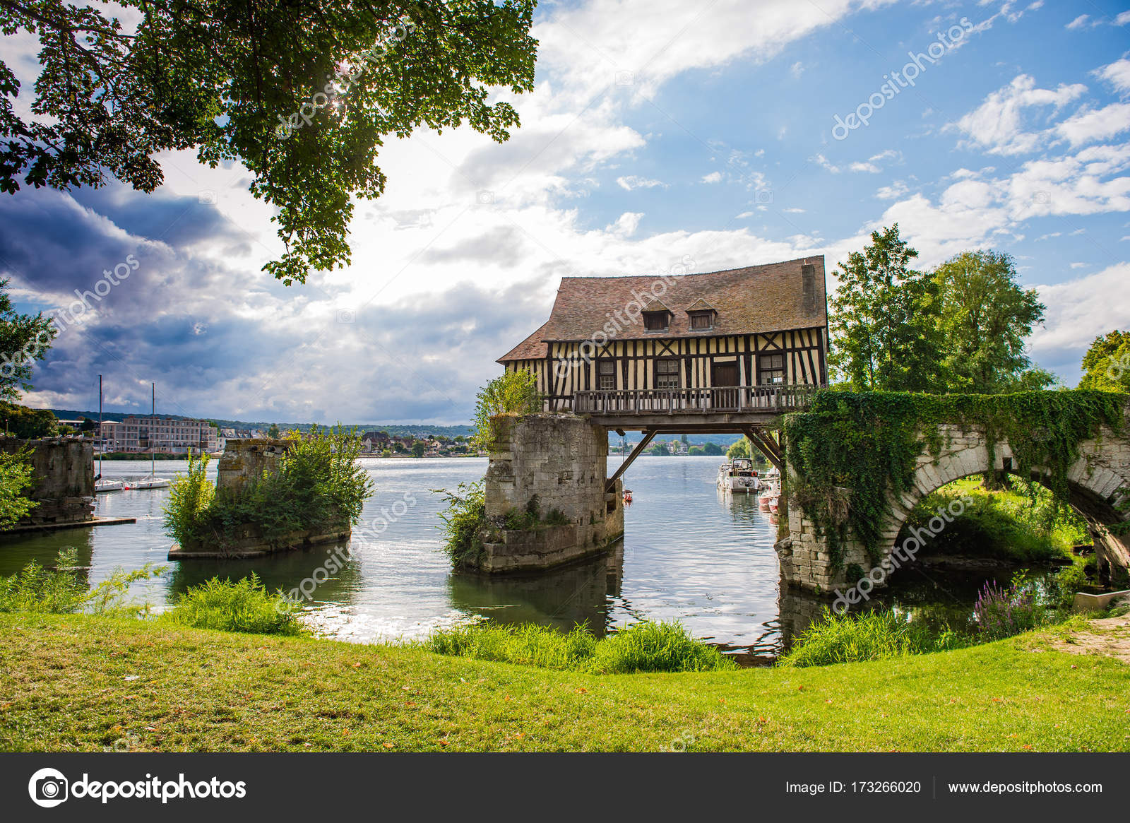 Old mill house on bridge, Seine river, Vernon, Normandy, France Stock ...