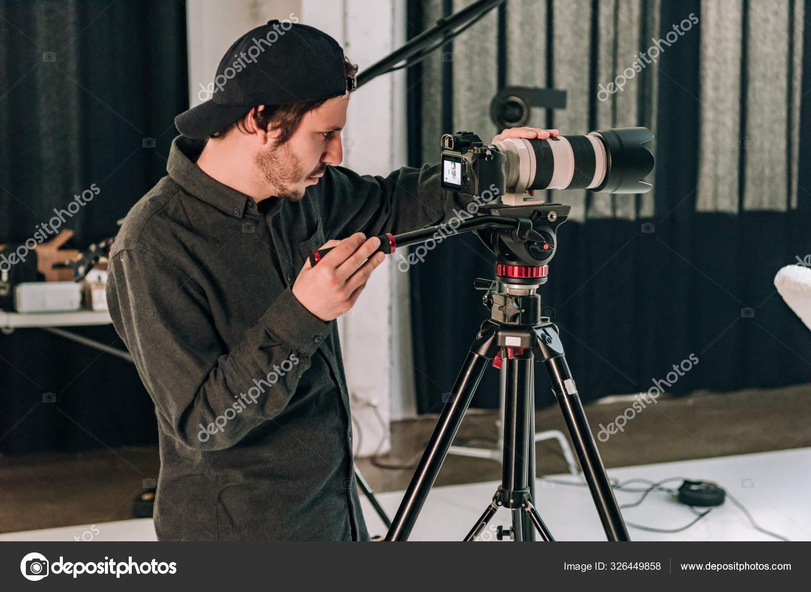 Side View Cameraman Working Photo Studio — Stock Photo © DmitriyAnaniev ...