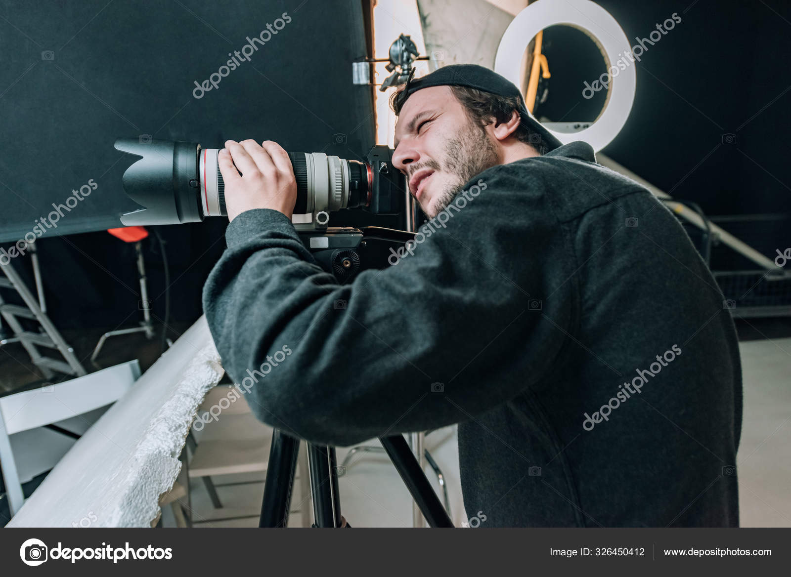 Side View Videographer Camera Tripod Photo Studio — Stock Photo ...