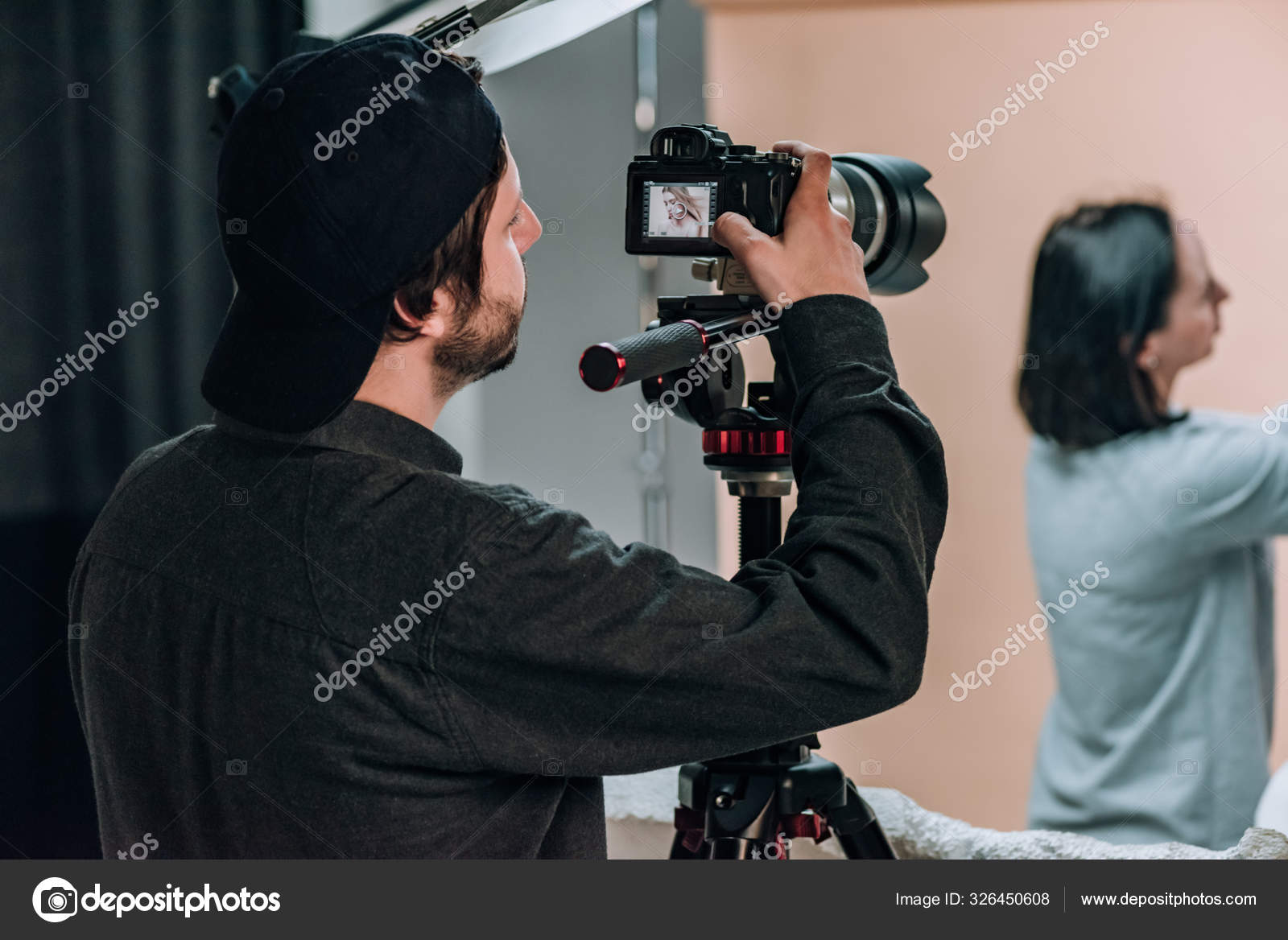 Selective Focus Videographer Assistant Model Working Photo Studio ...