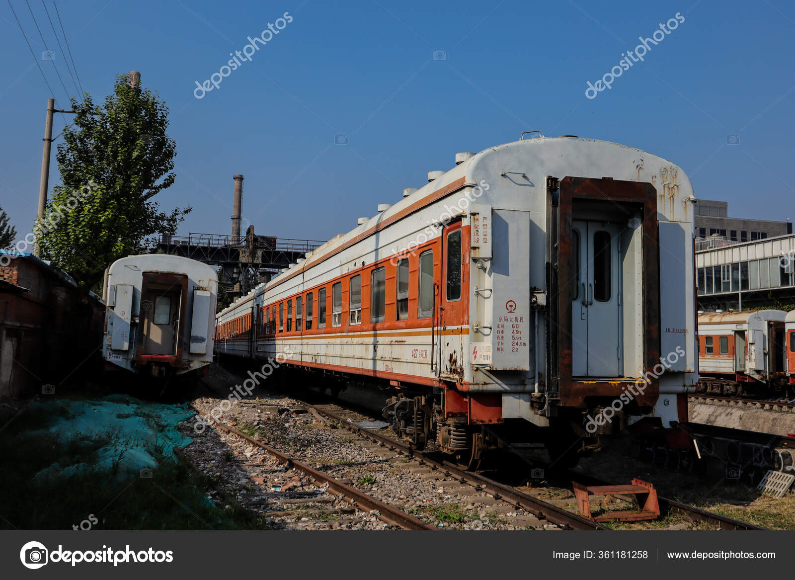 Shot Two Old Rusty Carriages Train Graveyard — Stock Photo © alberto ...