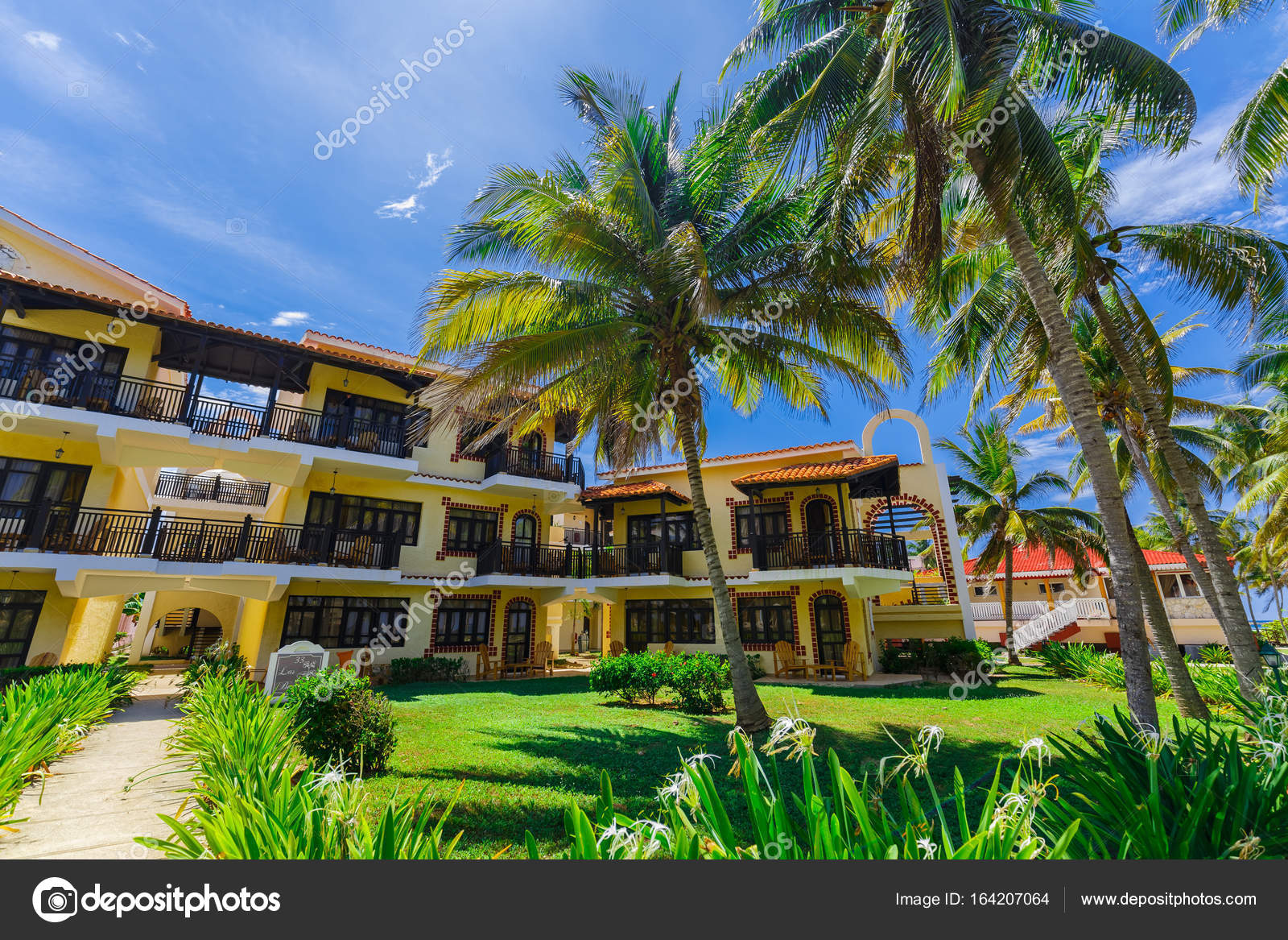Great landscape view of Colonial hotel grounds, beautiful inviting ...