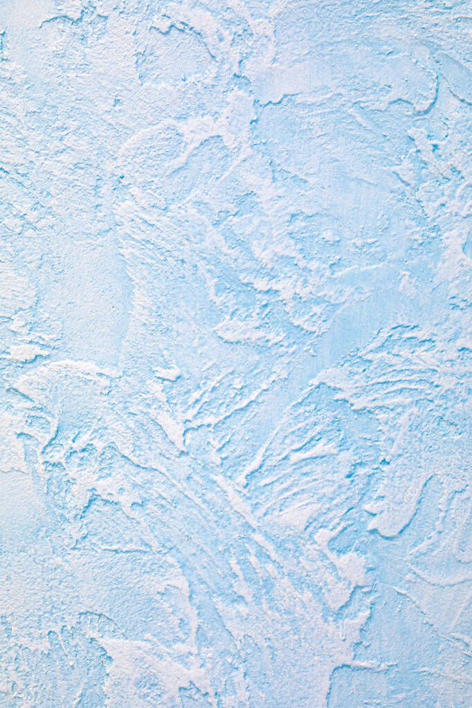 La pared azul en relieve está acabada con yeso decorativo. Rayas ...