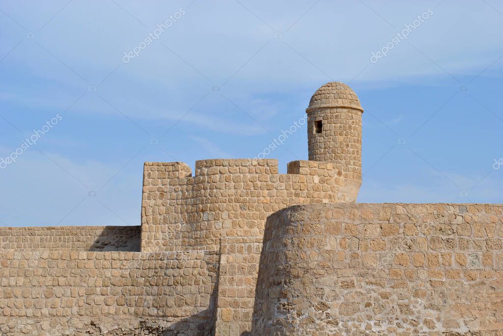 Castillo Nacional de Bahréin en día soleado, Qal 'At Al Bahrain fort 2024
