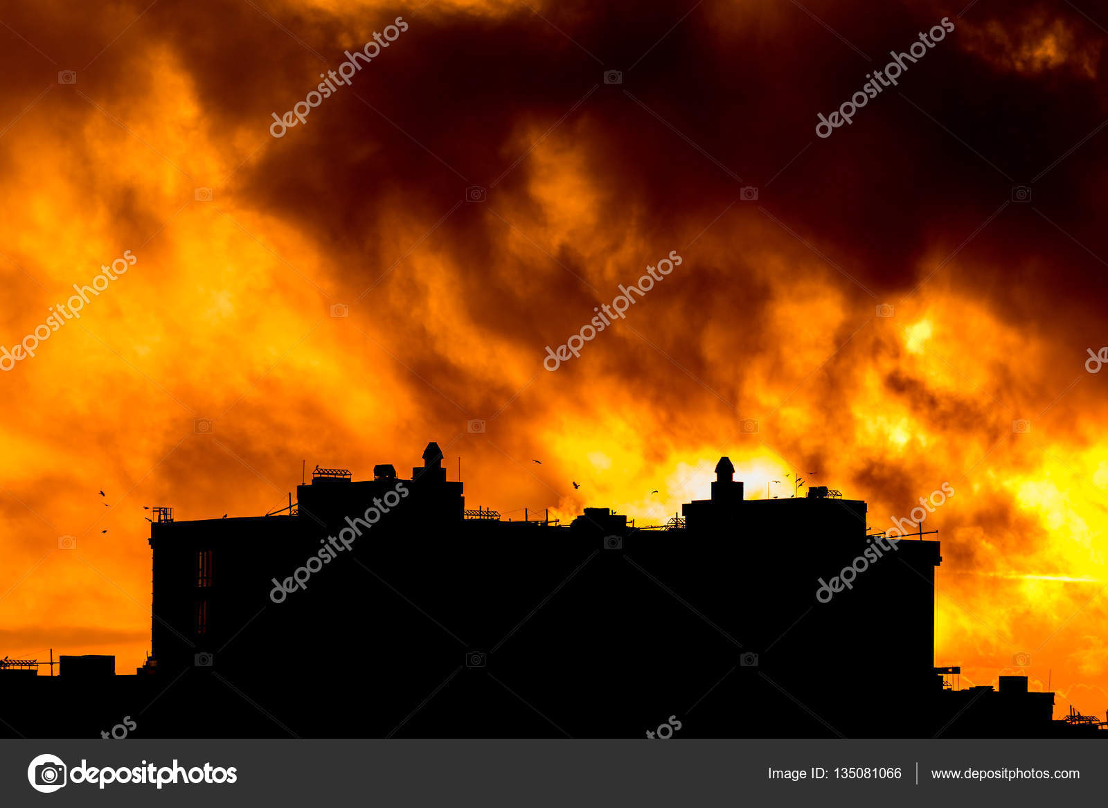 Sun rising over city during warm sunset with clouds — Stock Photo ...