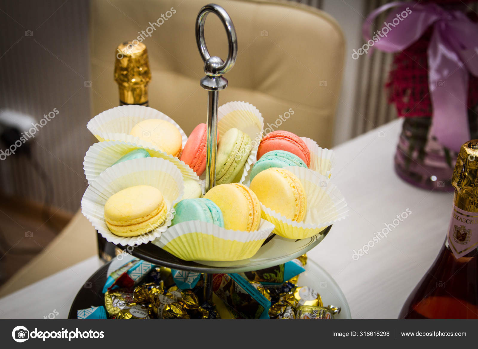 Buffet Macarons Champagne — Stock Photo © katarina_ev91@bk.ru #318618298