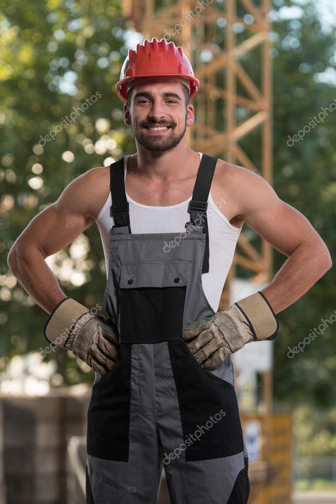 trabajador en una obra de construcción 2024