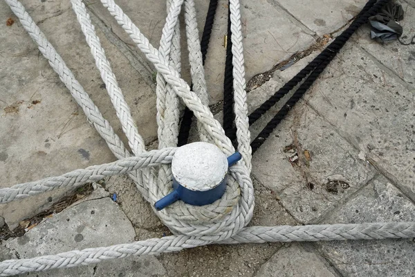 Fotos de Corda rompendo, Imagens de Corda rompendo sem royalties ...