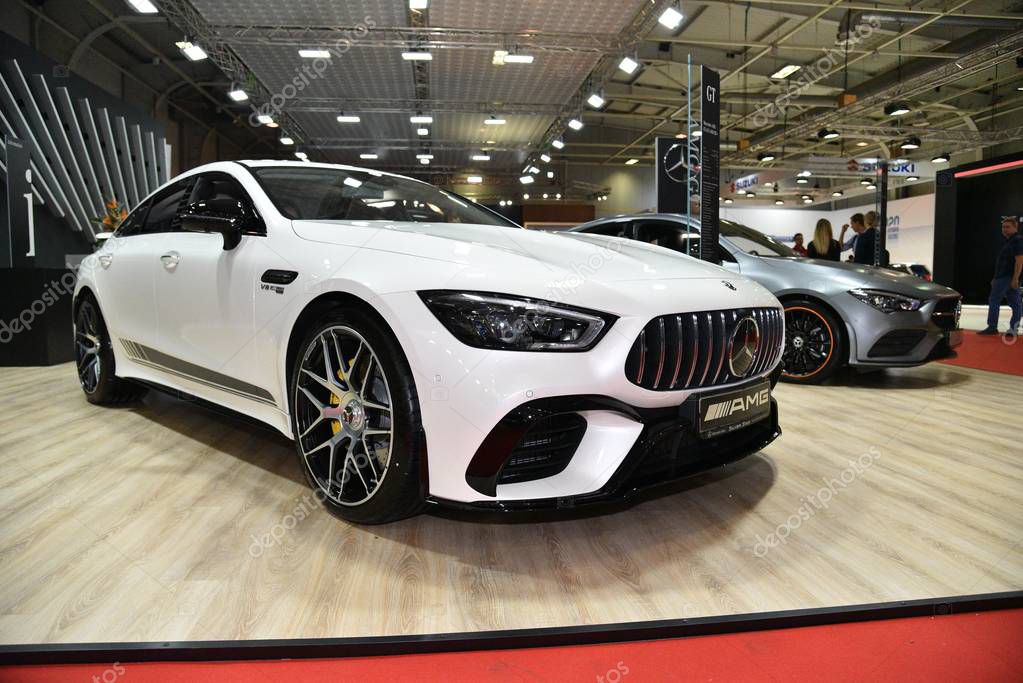 Sofía, Bulgaria - 11 de octubre de 2019: Mercedes-Benz AMG GT 63 S en Sofia Motor Show 2023