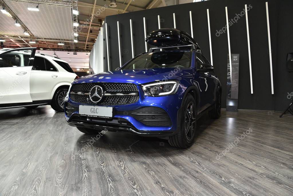 Sofía, Bulgaria - 11 de octubre de 2019: Mercedes-Benz GLC en Sofia Motor Show 2024
