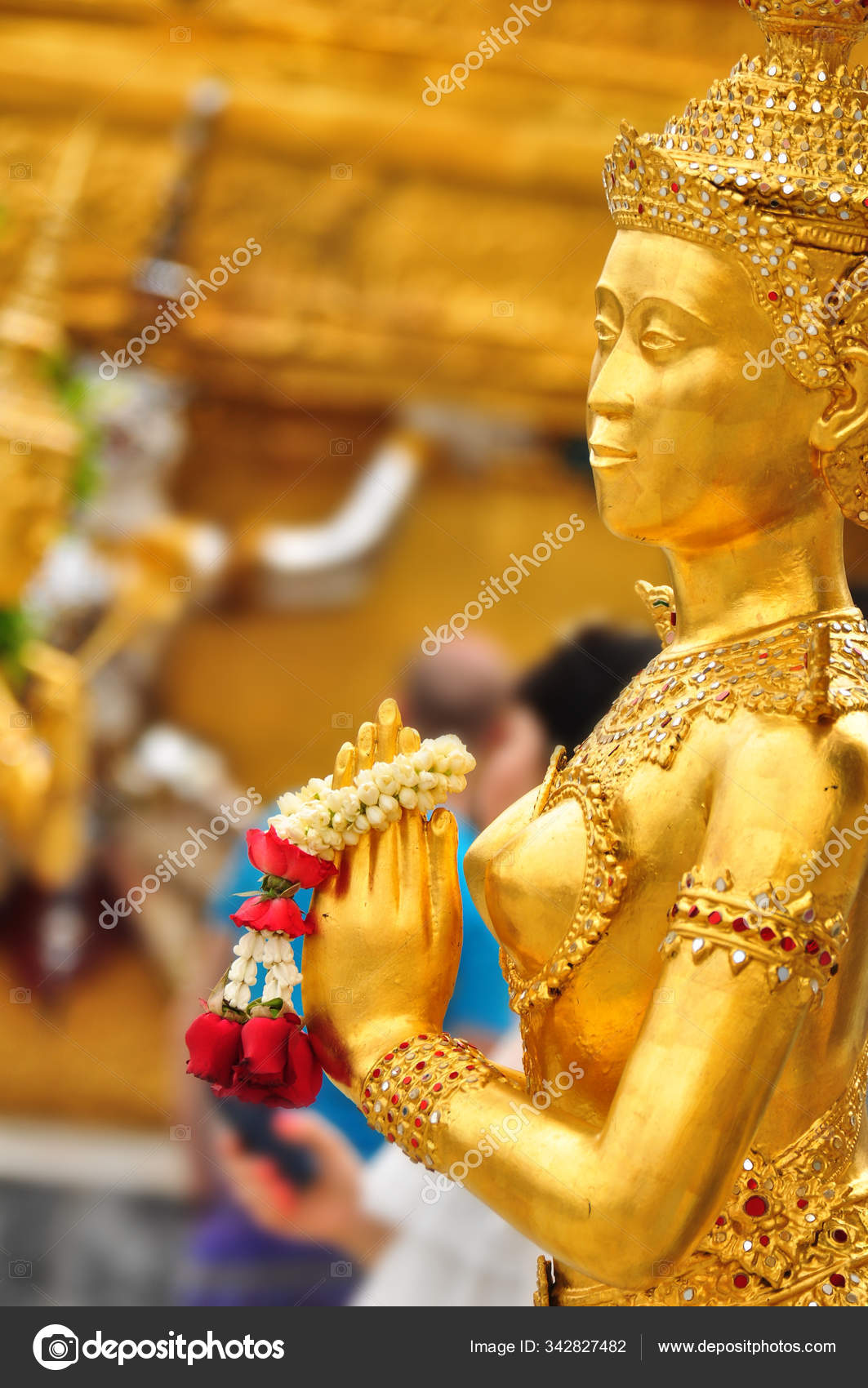 Sawasdee Hello Thai Language Close Golden Statue Kinara Wat Phra ...