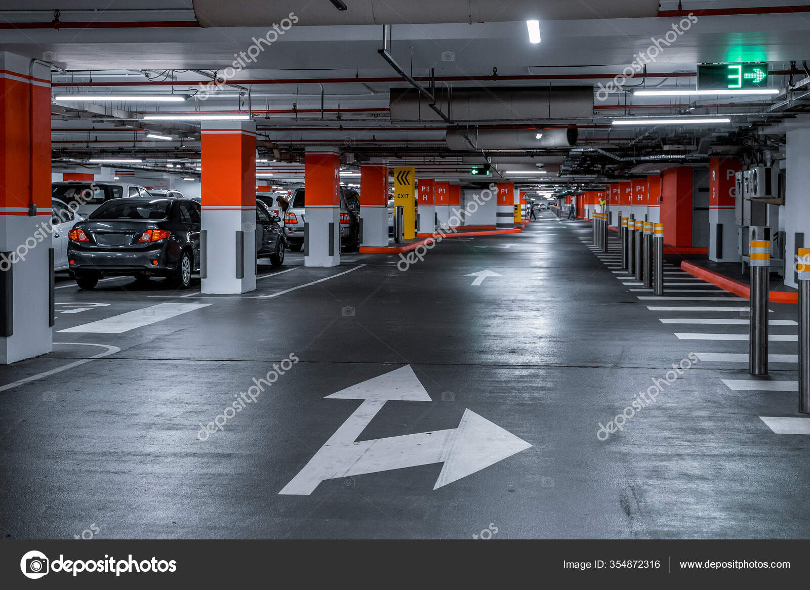Inside Parking Garage Parken Fliegen 24 Zürich Inside