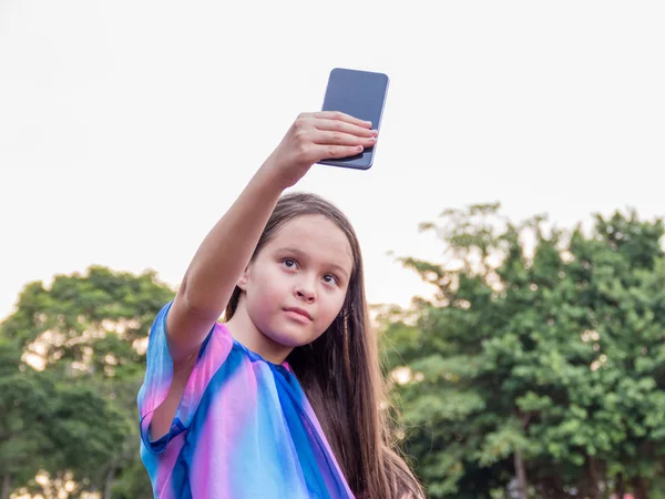 Tween girl funny face images libres de droit, photos de Tween girl ...