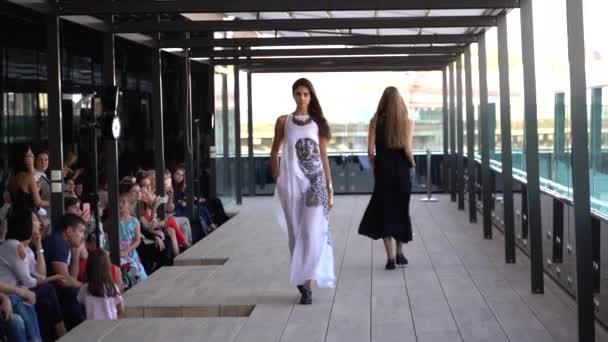 Girl model on the catwalk at fashion show — Stock Video © sun.stock ...