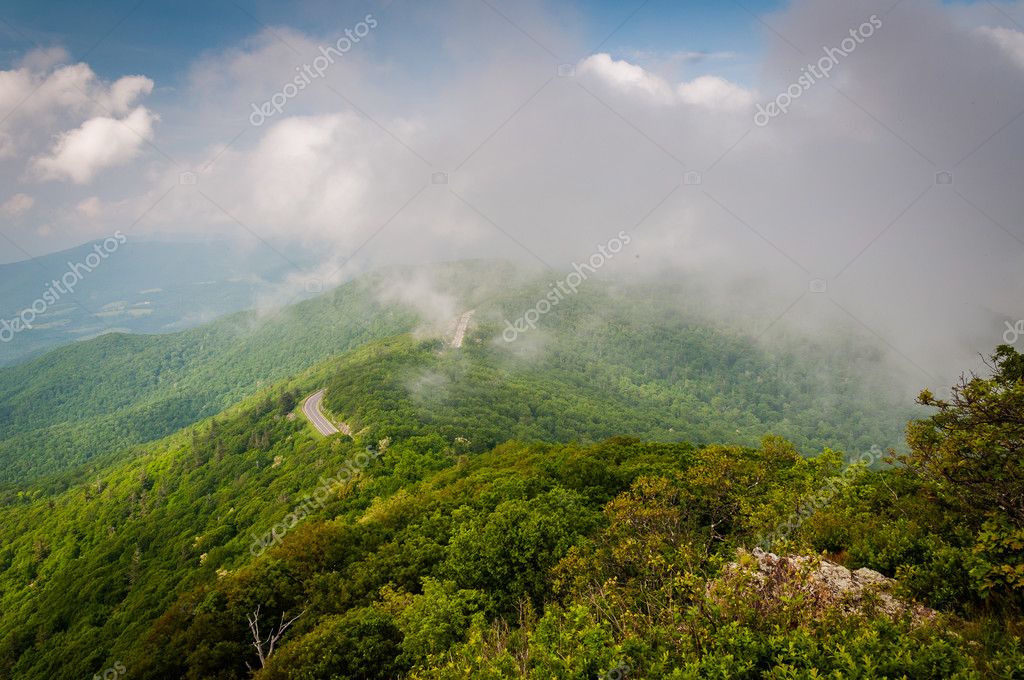 Fog over the Blue Ridge Mountains, seen from Little Stony Man Cl Stock ...