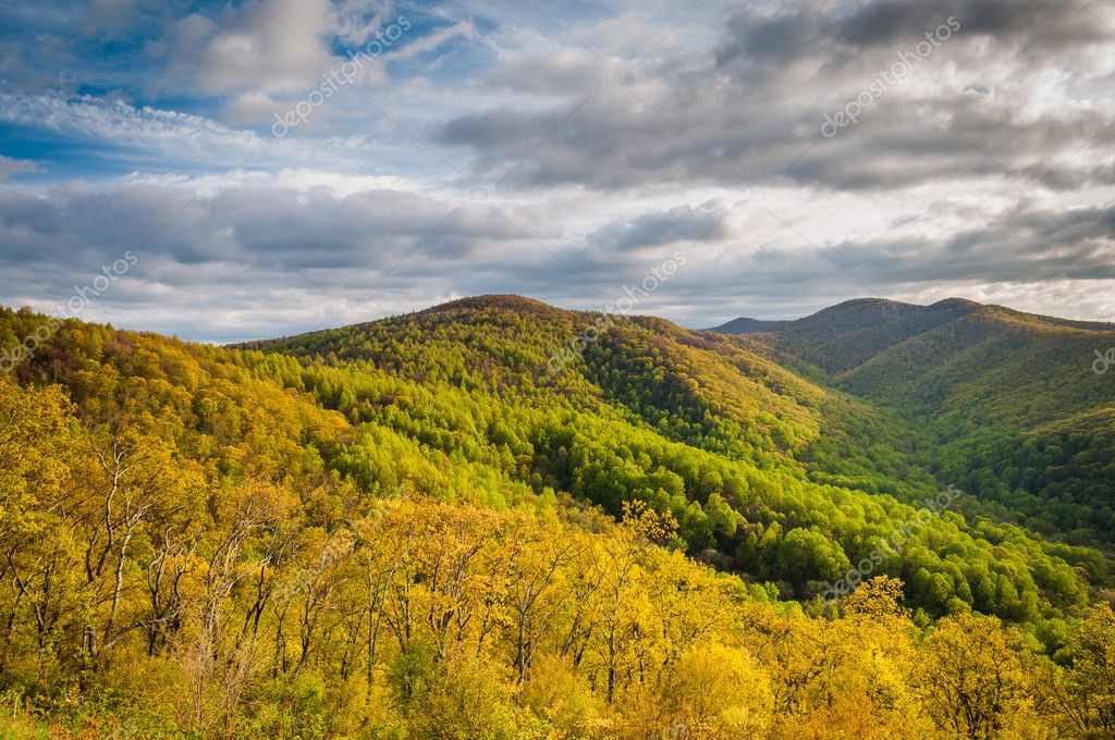 Early spring view of the Blue Ridge Mountains in Shenandoah Nati Stock ...