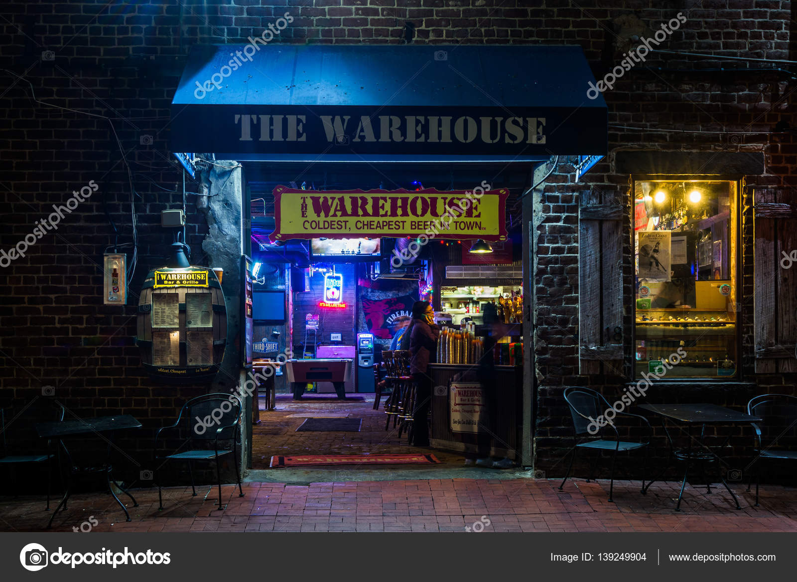 Bar on River Street at night, in Savannah, Georgia. — Stock Editorial ...