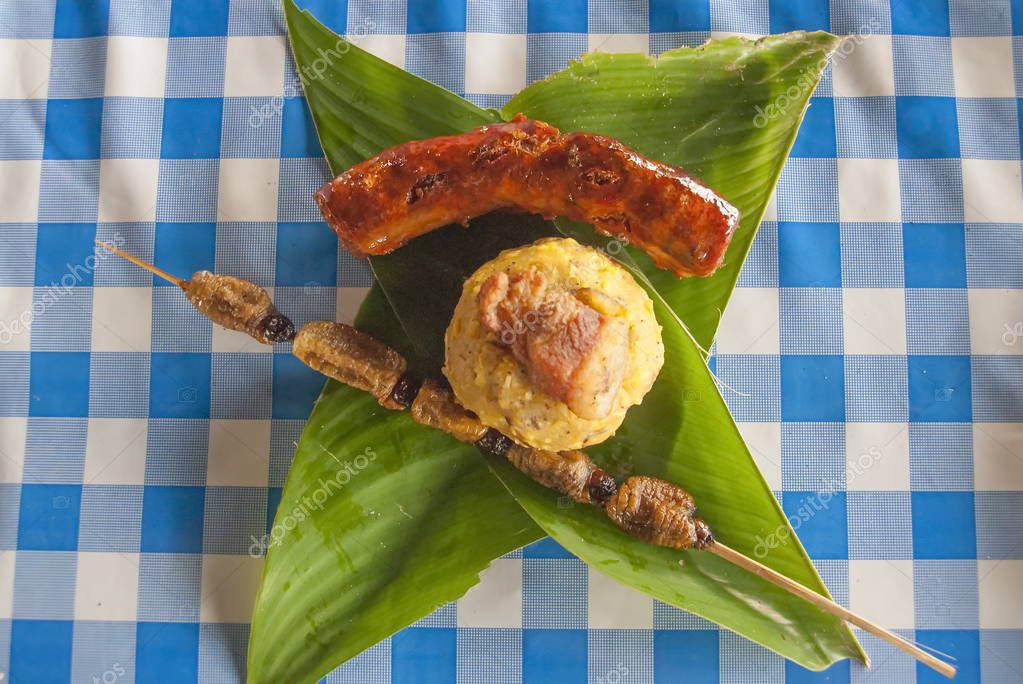 Plato tradicional peruano - lombrices de suri a la parrilla con ...