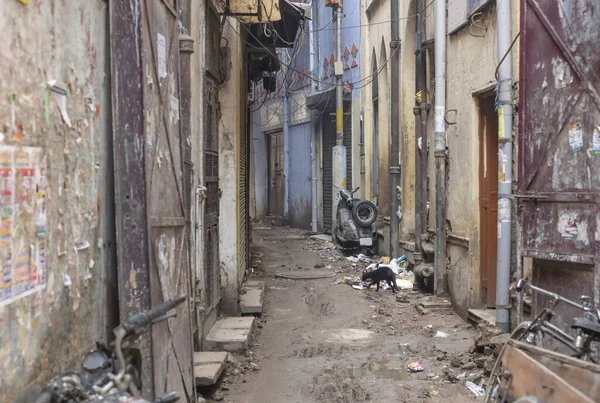 Slum alley Stock Photos, Royalty Free Slum alley Images | Depositphotos