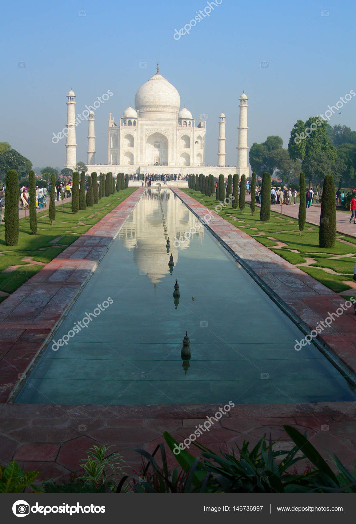 Taj Mahal mausoleum complex in Agra, India — Stock Editorial Photo ...