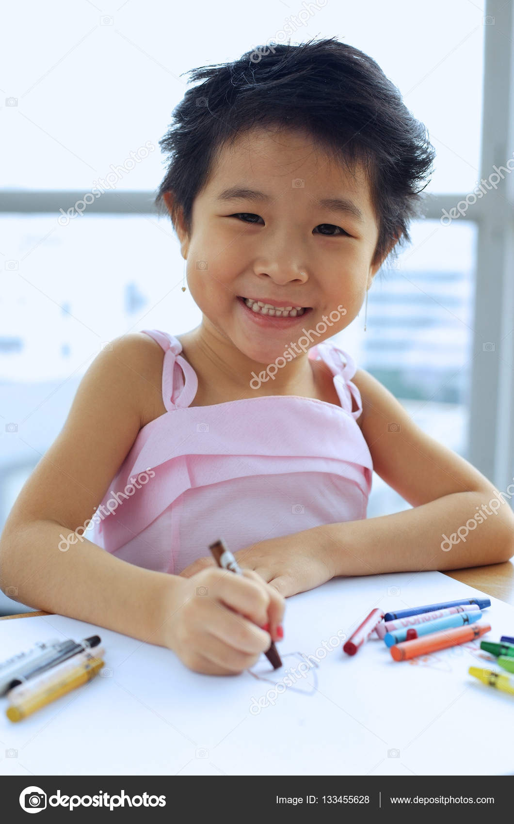 Young girl drawing — Stock Photo © MicrostockAsia #133455628