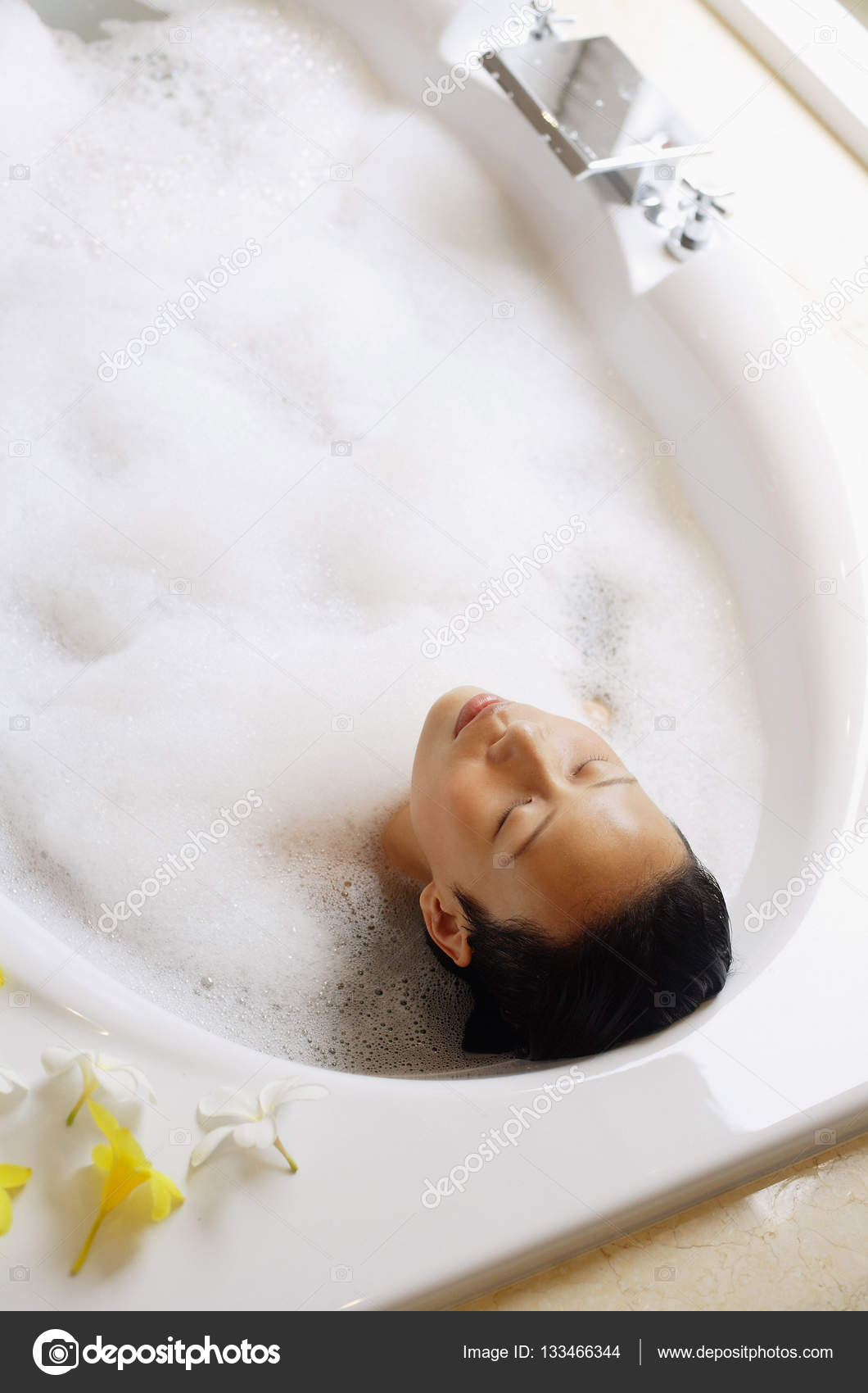 Woman Suicide In Bathtub Underwater
