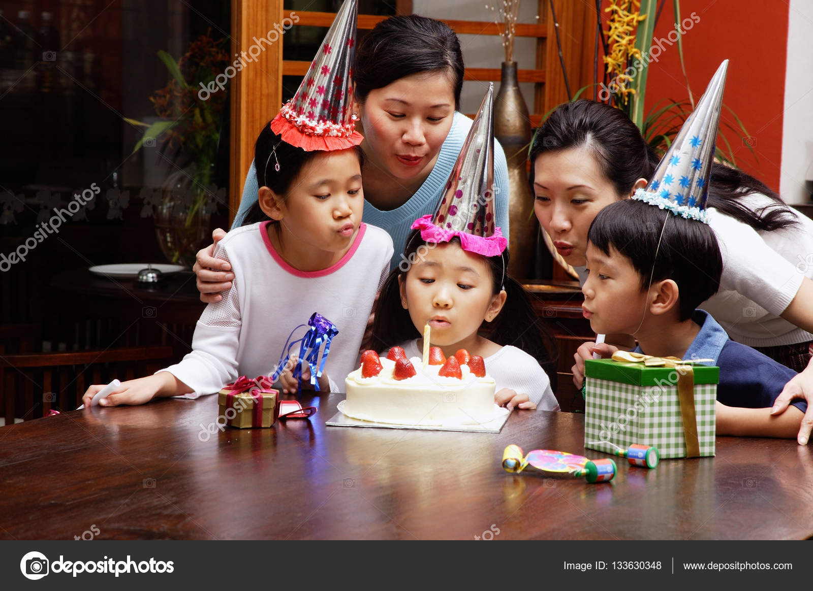 Family celebrating birthday — Stock Photo © MicrostockAsia #133630348