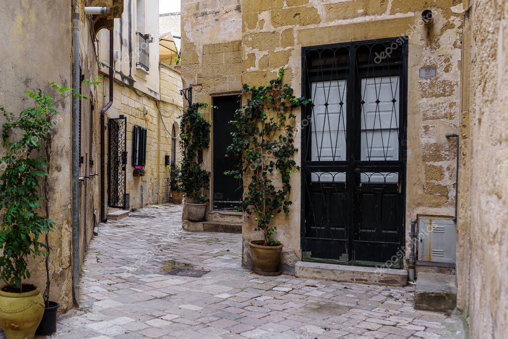 Lecce, Puglia, Italia, octubre de 2018: un paseo por la antigua ciudad ...