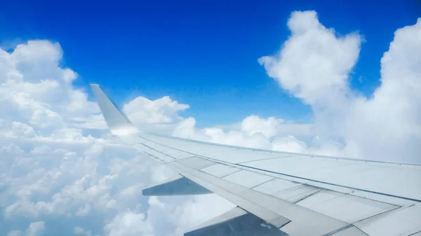 Looking over aircraft wing in flight — Stock Photo © luckybusiness #9919374