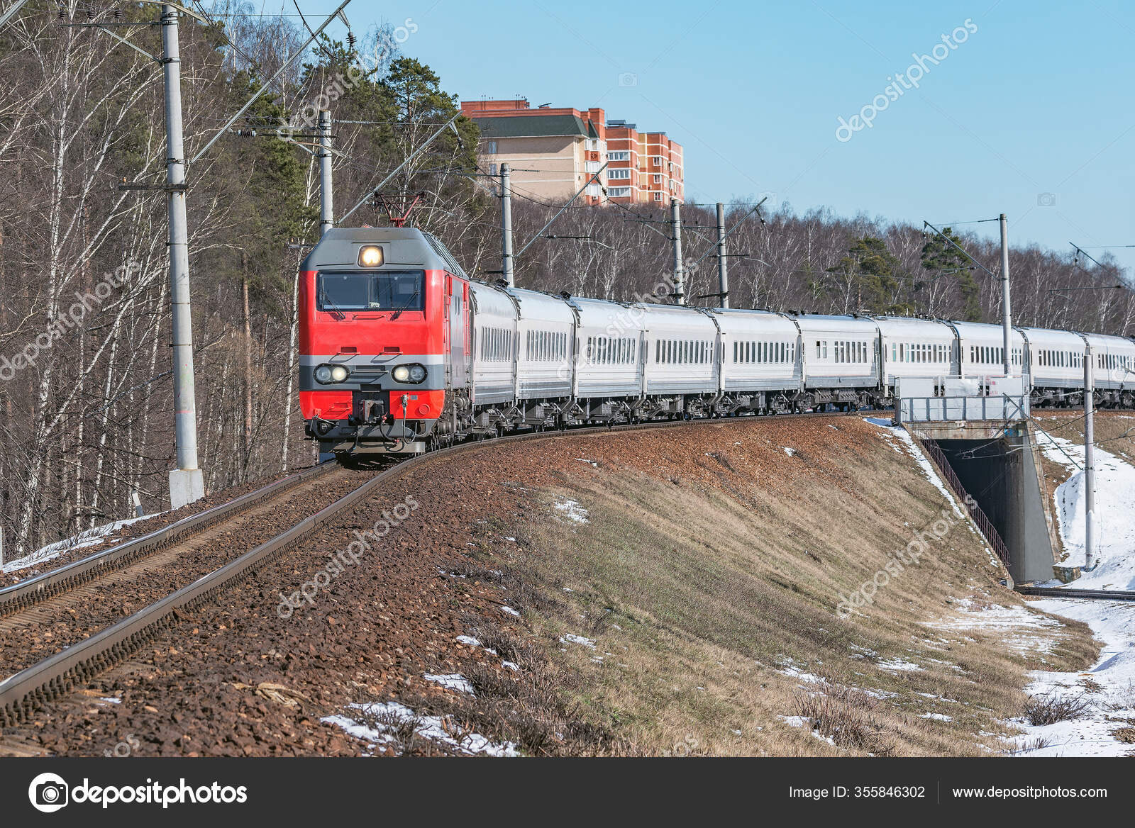 Passenger Train Approaches Station Spring Day Time – Stock Editorial ...