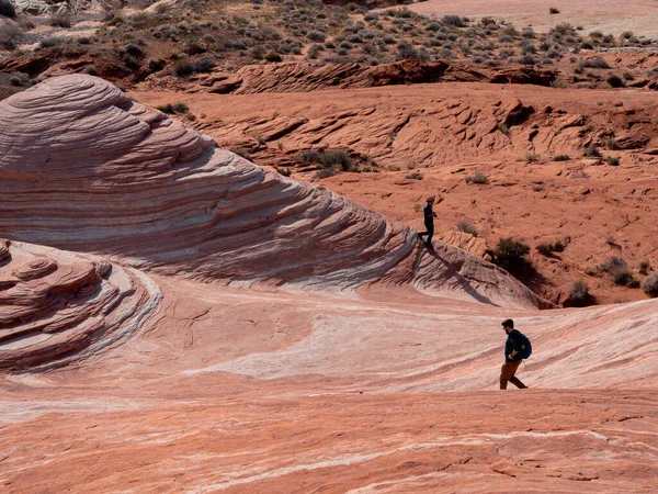 Traversée de la roche rouge images libres de droit, photos de Traversée ...
