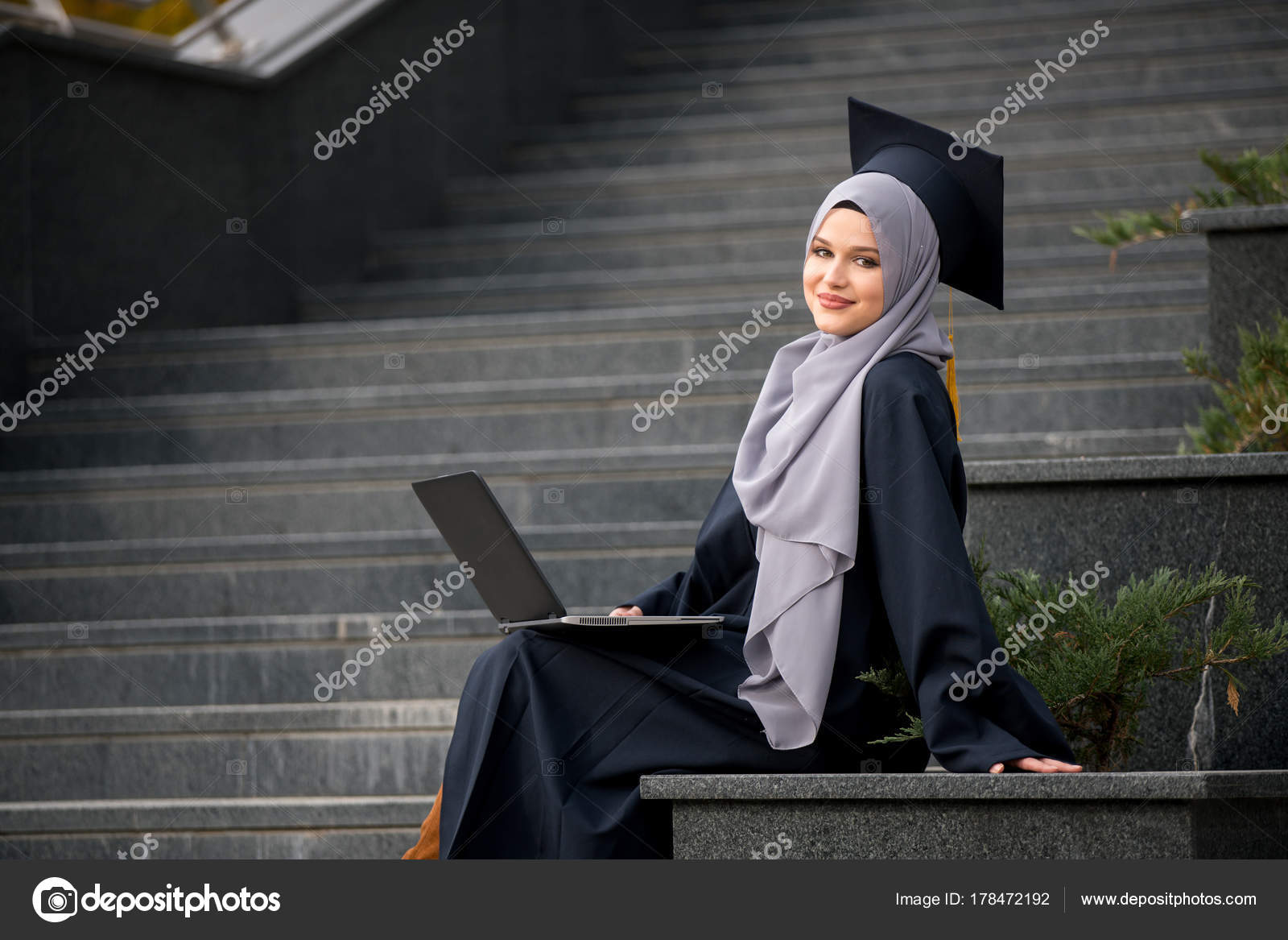 Pretty Female Graduate Student Wearing Hijab Computer — Stock Photo ...