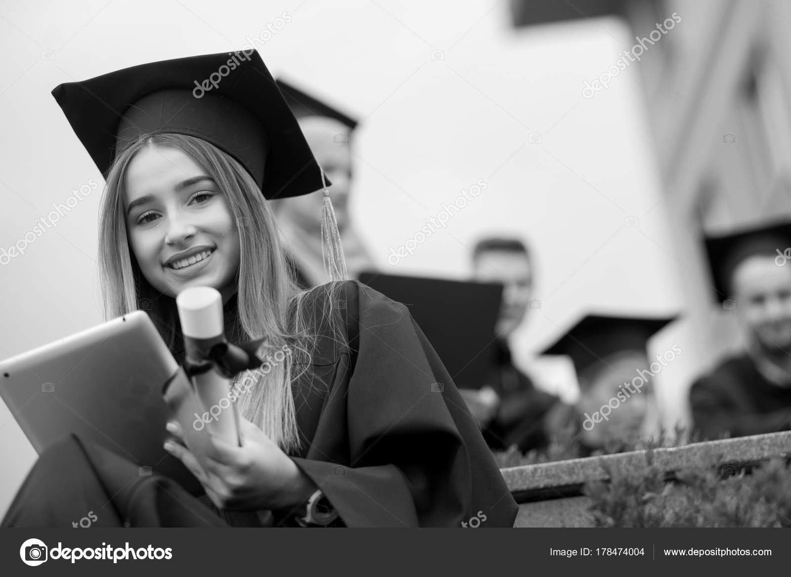 Pretty Young Graduate Collegues Teamwork Diploma — Stock Photo ...