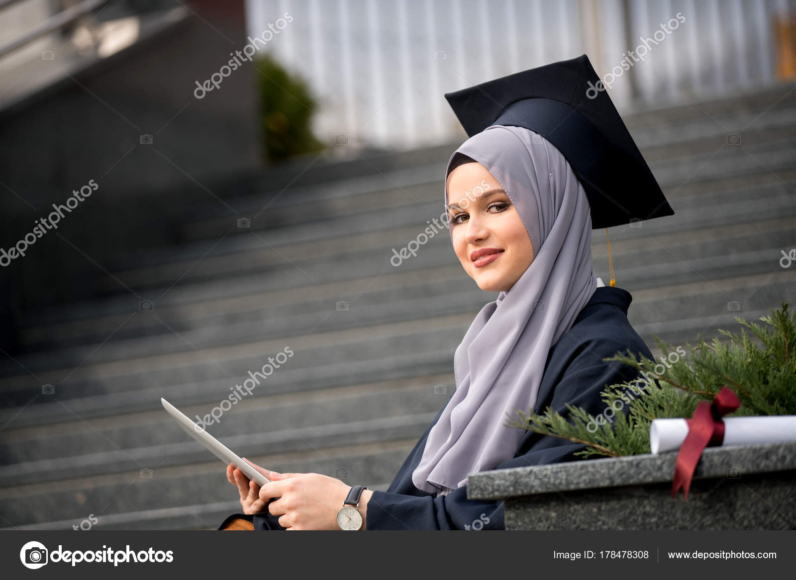 Pretty Female Graduate Student Wearing Hijab Computer — Stock Photo ...