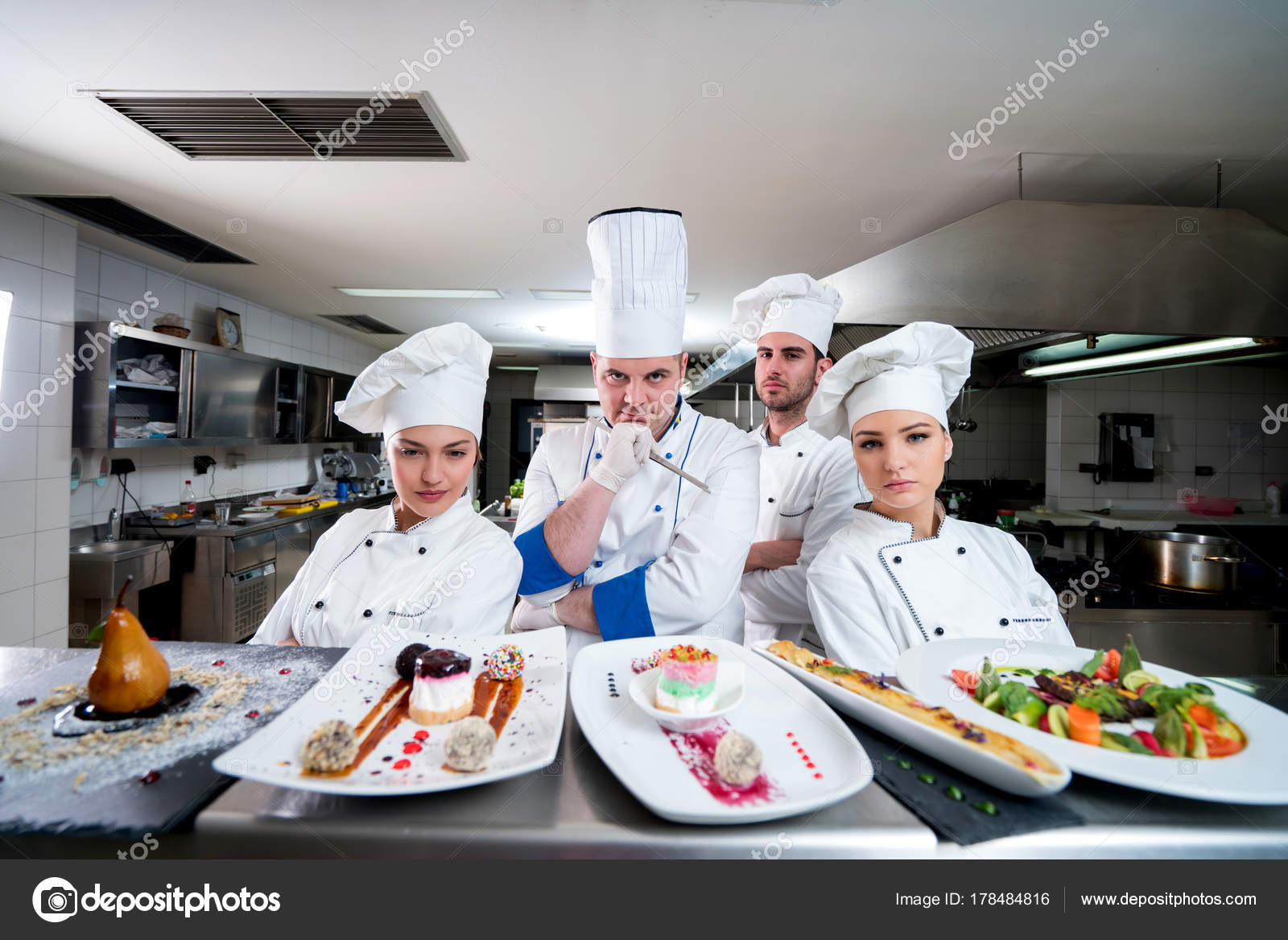 Kitchen Chef Young Apprentices Making Deserts — Stock Photo ...
