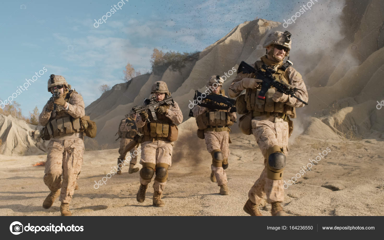 Squad of Fully Equipped, Armed Soldiers Running and Attacking Du Stock ...