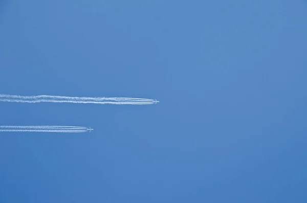 Planes in flight Stock Photos, Royalty Free Planes in flight Images ...