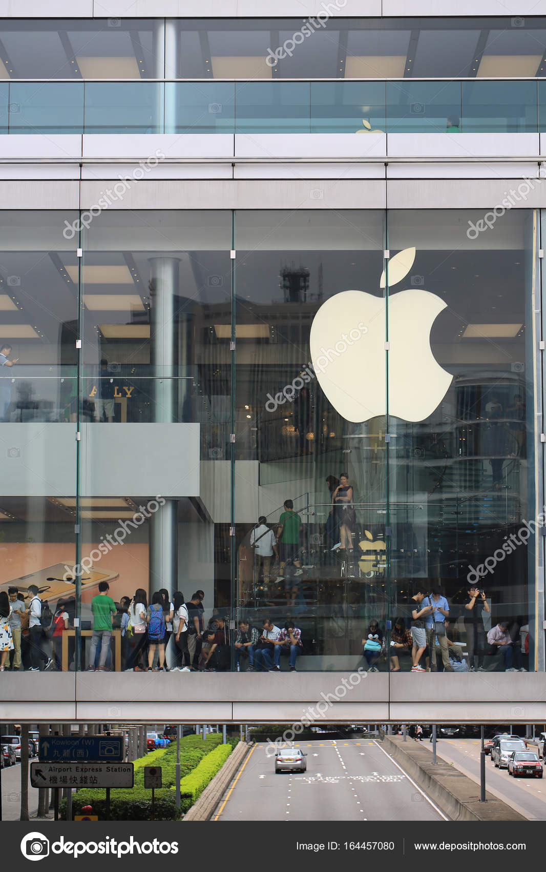 Apple store in hong kong – Stock Editorial Photo © lewistse #164457080