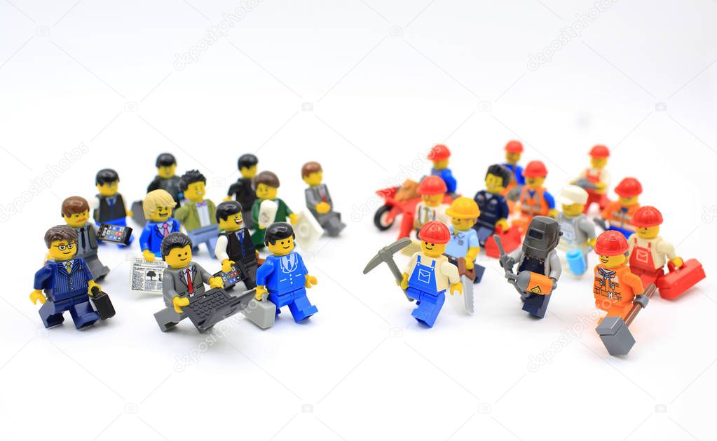 Lego worker and office people – Stock Editorial Photo © lewistse #167595402