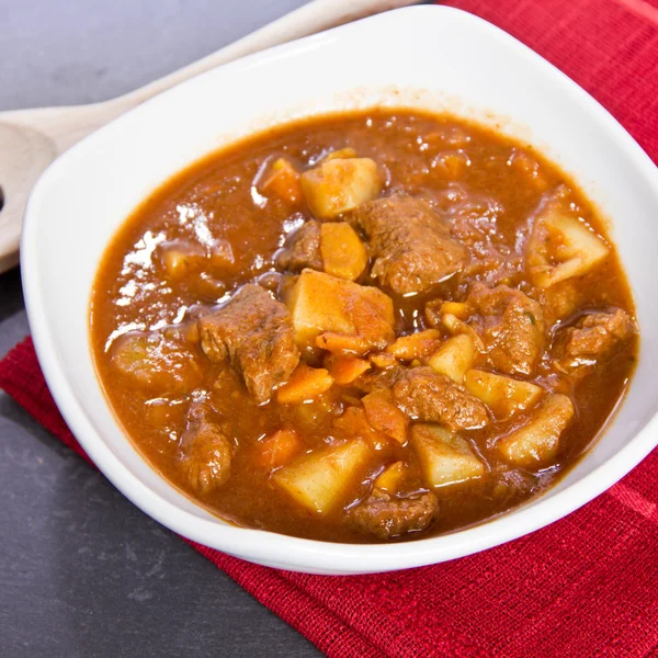 Gulash soup fotos de stock, imágenes de Gulash soup sin royalties ...