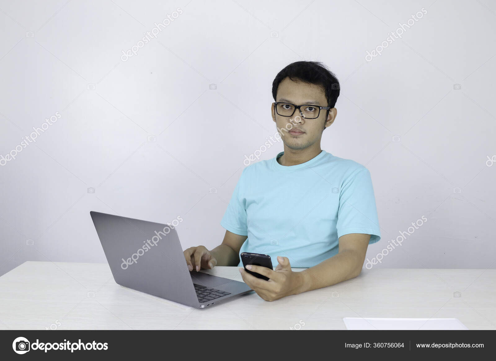 Working Asian Student Using Mobile Phone — Stock Photo © Reezky11 ...