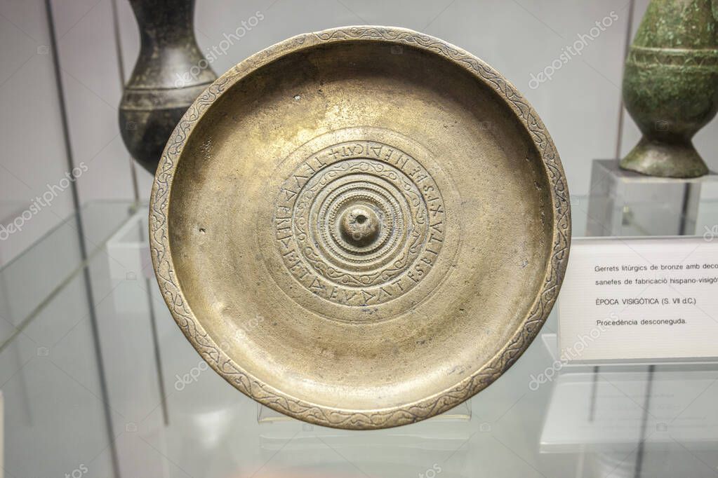 Barcelona, España - 27-dic-2019: Patera litúrgica del arte visigodo ...