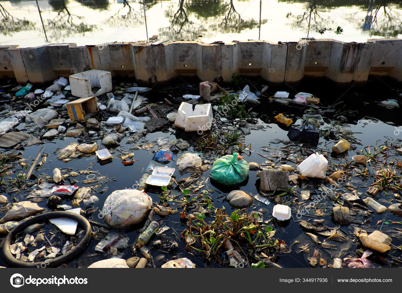 Pollution river from litter at Ho Chi Minh city, Viet Nam, trash Stock ...