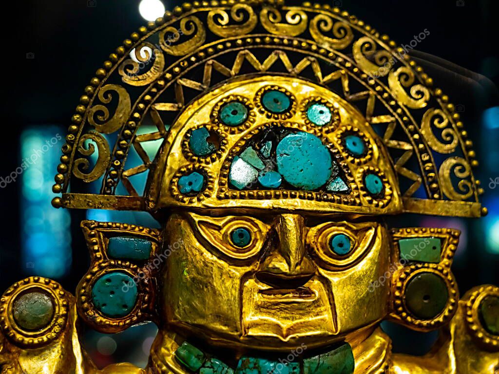 Tumi dorado con gemas incrustadas. Instrumento médico y objeto de ...