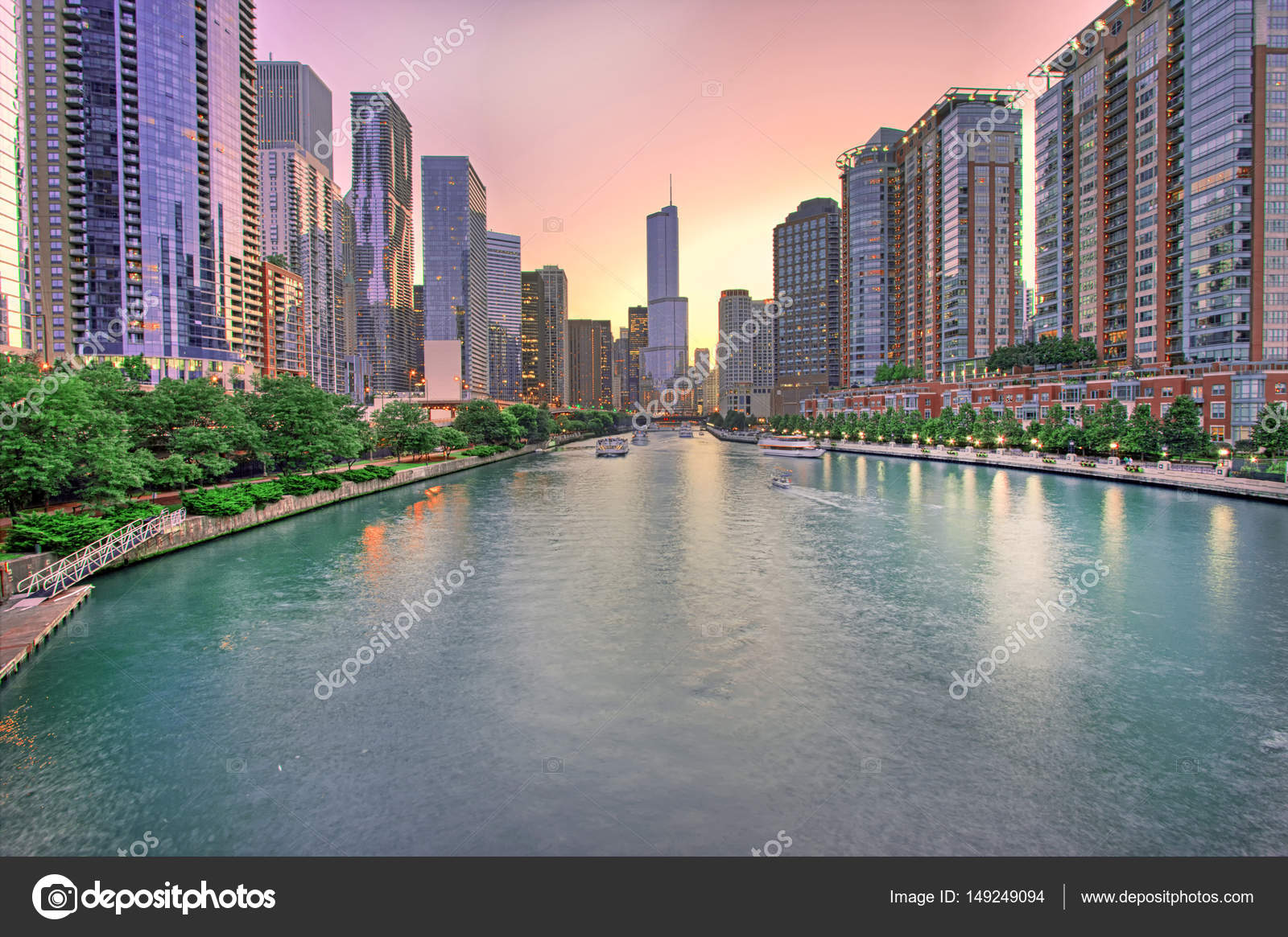 Chicago skyline panorama with Sunset over Chicago River, Chicago Stock ...