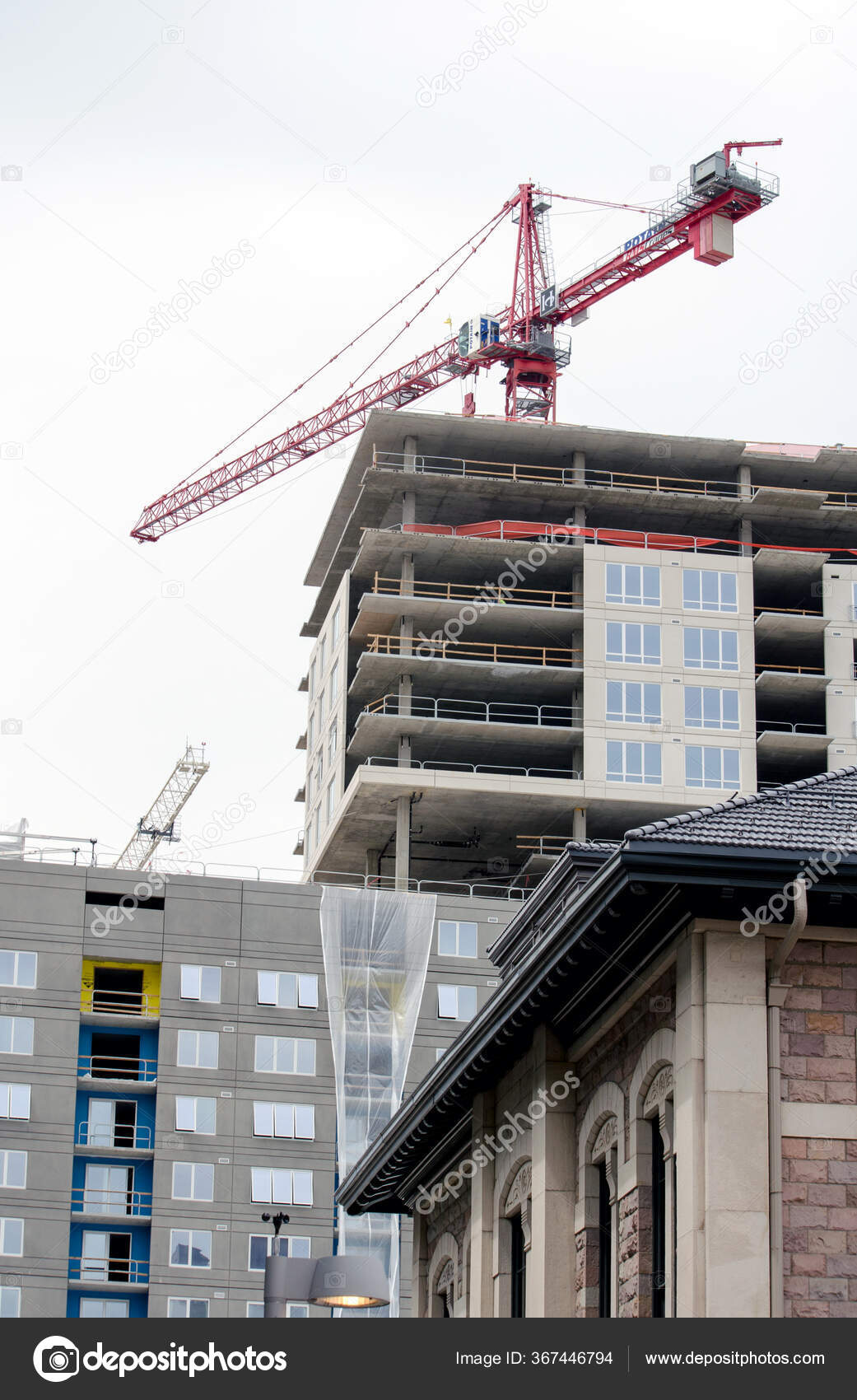 Large Crane Works Top New Apartment Building High Rise Garage — Stock ...