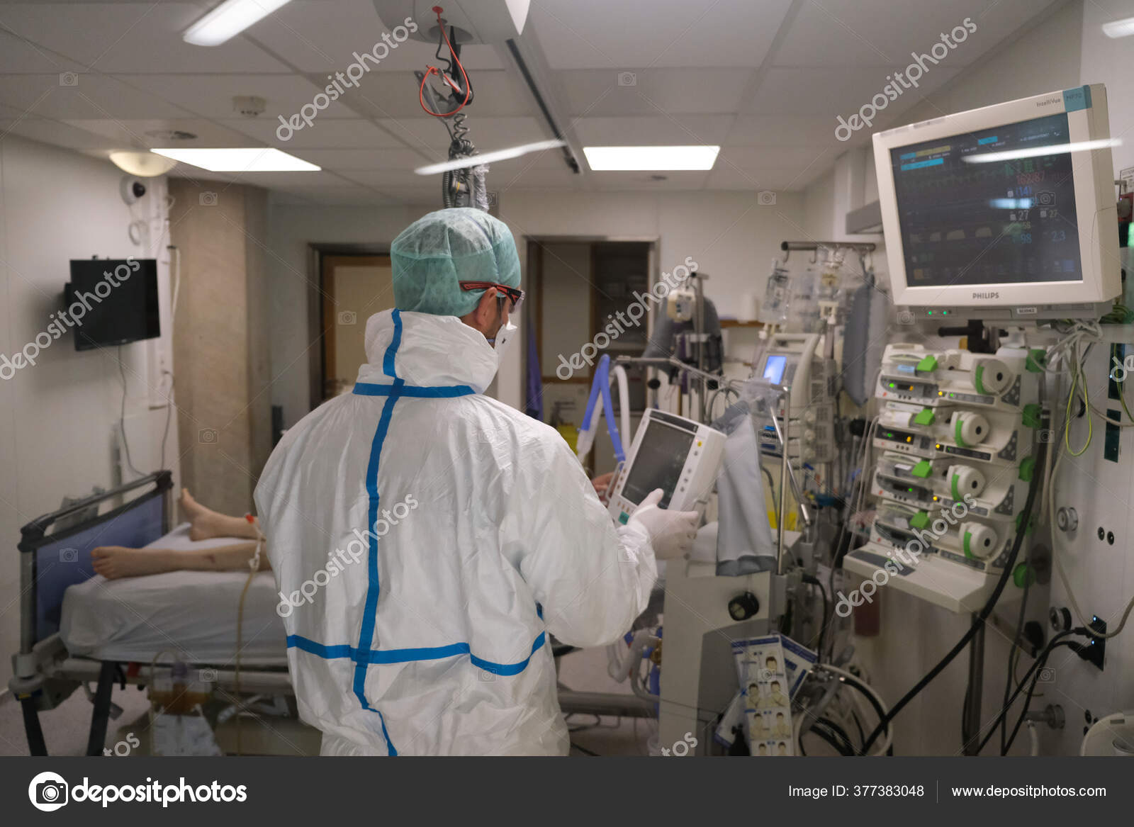 Medical Staff Work Intensive Care Unit Icu Covid Patients University ...