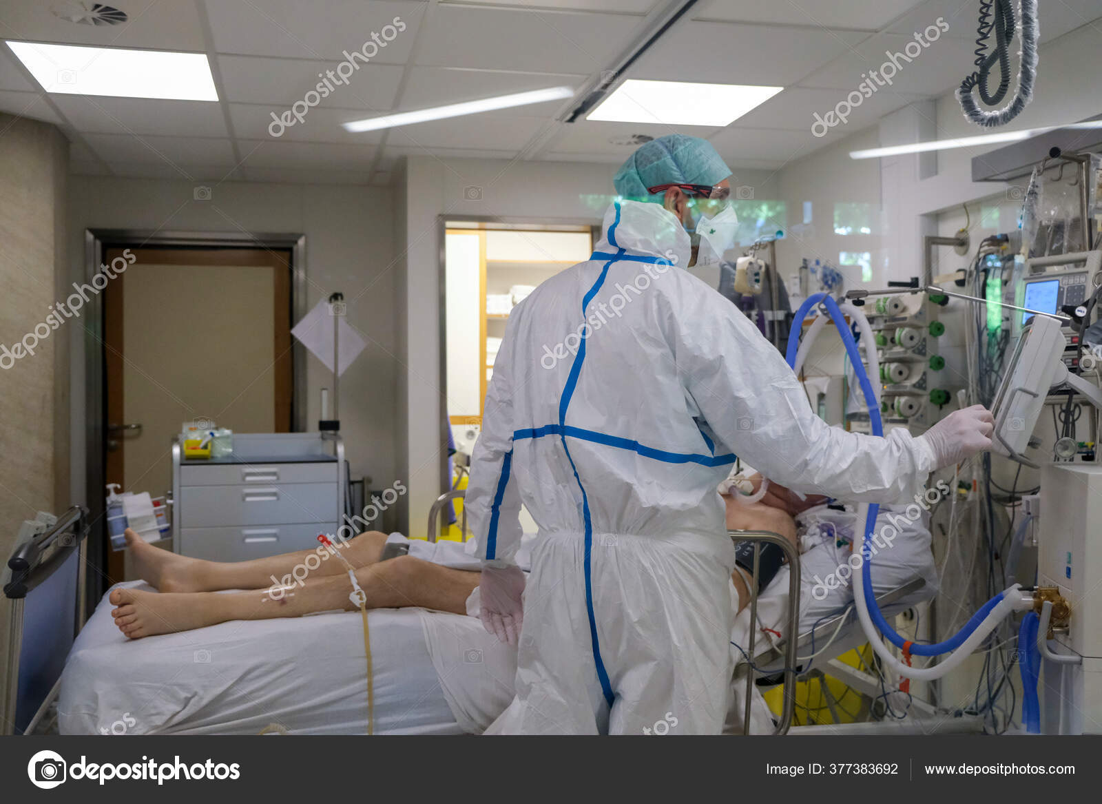 Medical Staff Work Intensive Care Unit Icu Covid Patients University ...