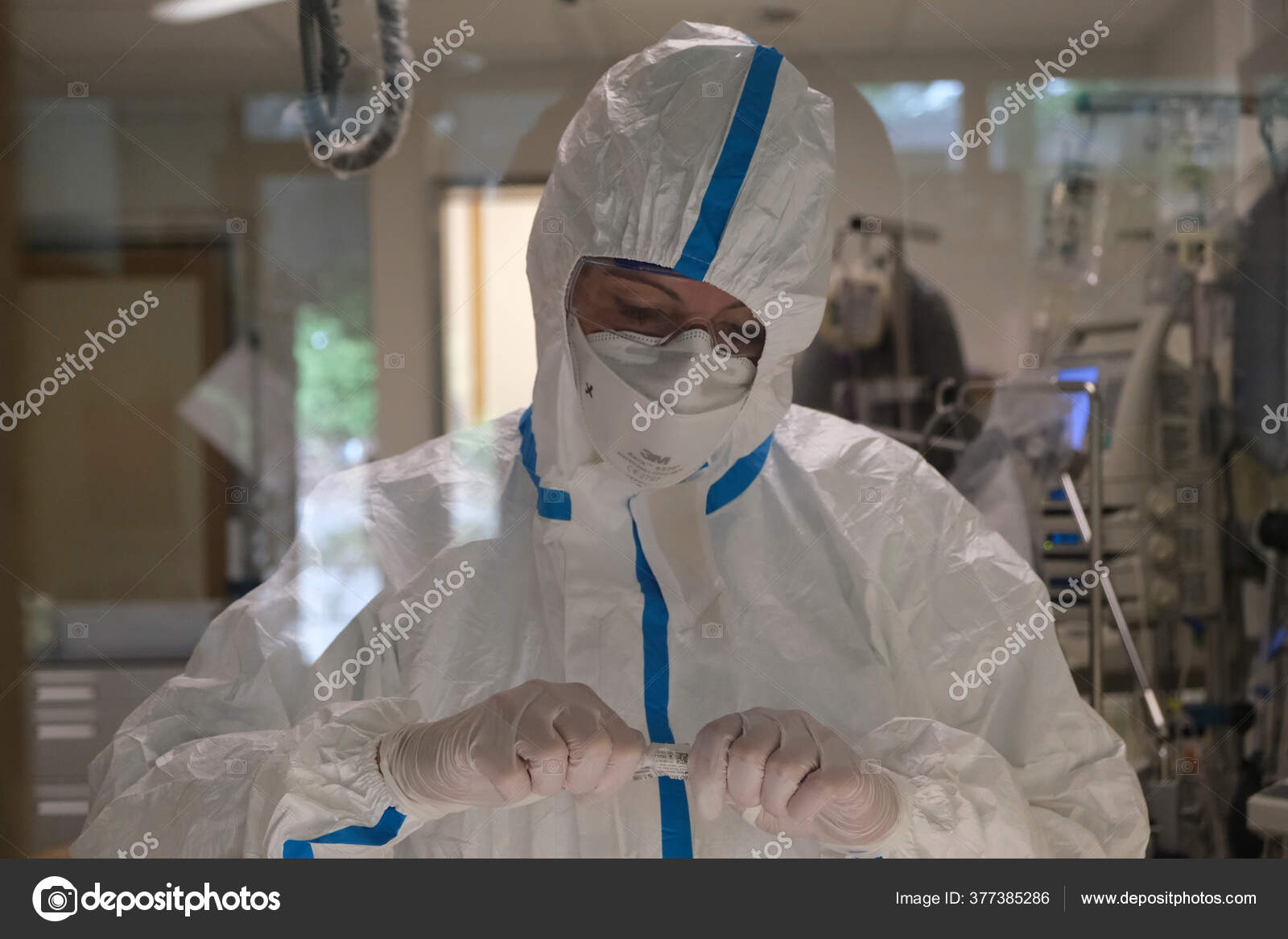 Medical Staff Work Intensive Care Unit Icu Covid Patients University ...